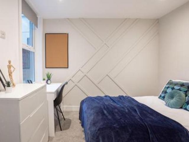 6 bedroom Terraced House To Let