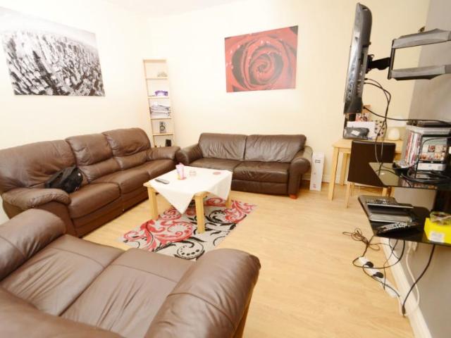 6 bedroom Terraced House To Let