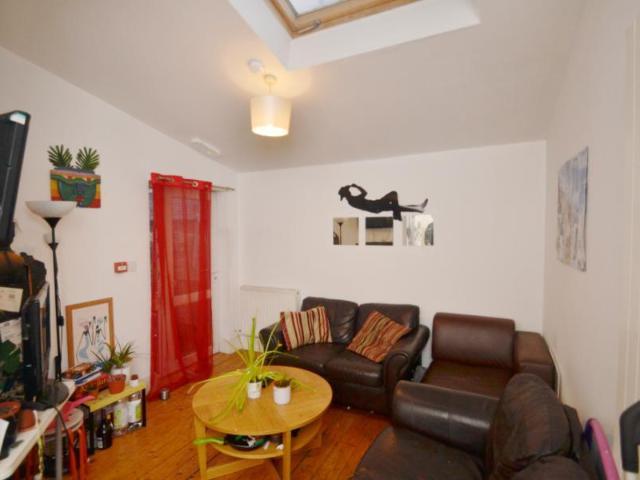6 bedroom Terraced House To Let