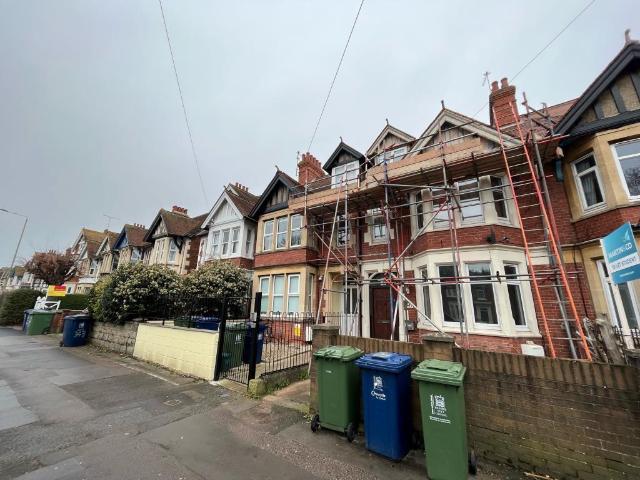 6 bedroom terraced house to rent