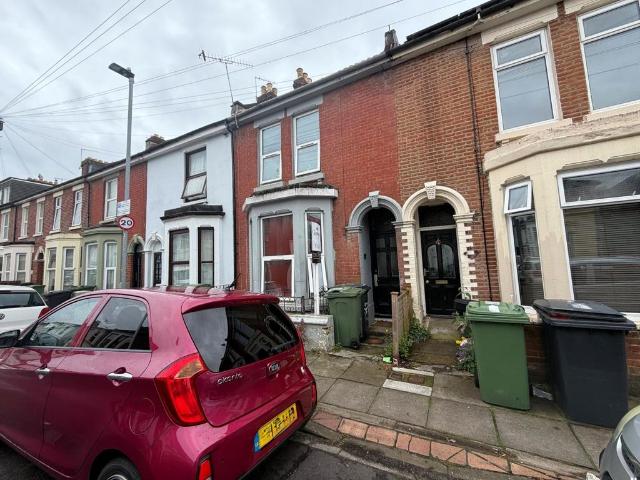 6 bedroom terraced house to rent