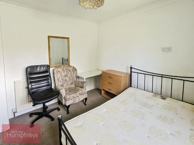 6 bedroom terraced house to rent