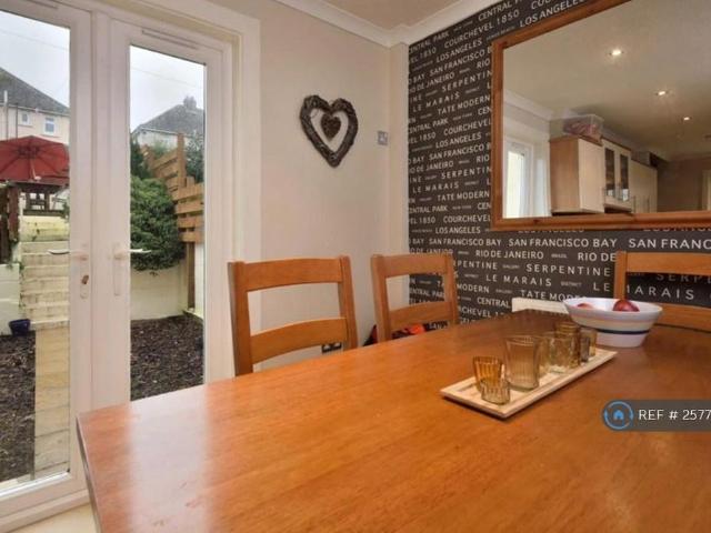 6 bedroom terraced house to rent