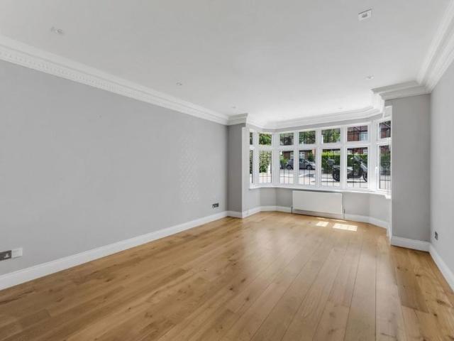 6 bedroom terraced house to rent