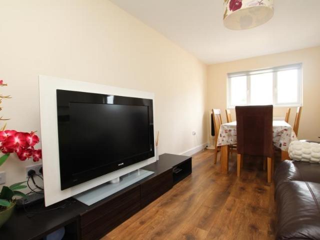 6 bedroom terraced house to rent