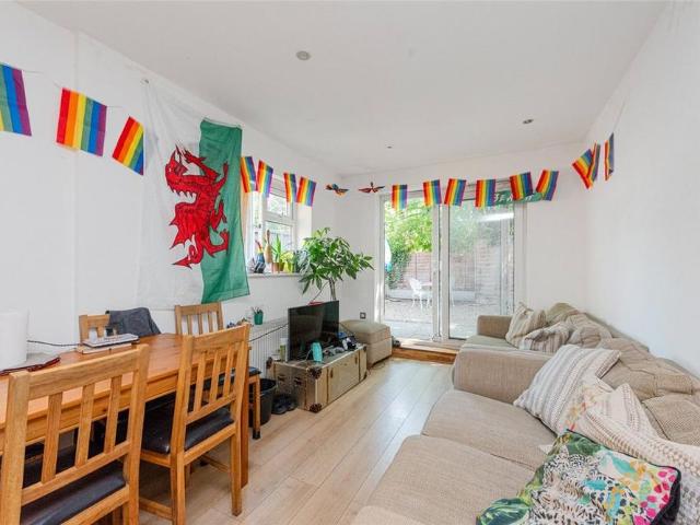 6 bedroom terraced house to rent