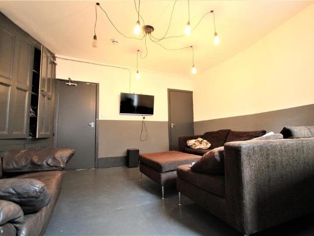 6 bedroom terraced house to rent