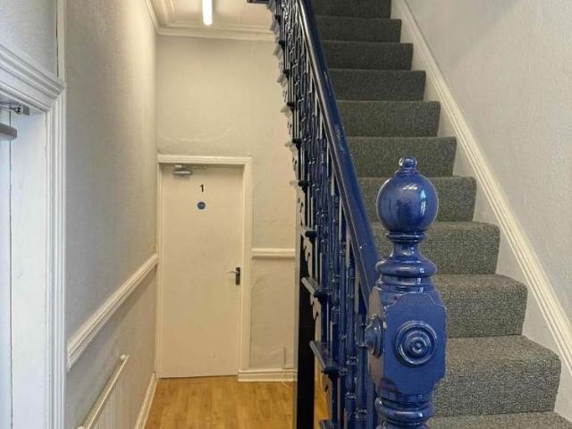 6 bedroom terraced house to rent