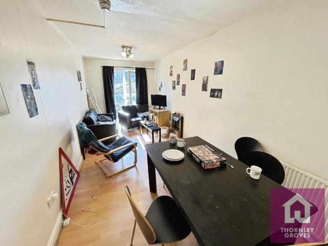 6 bedroom terraced house to rent