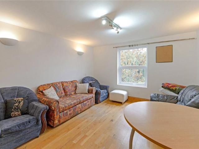 6 bedroom terraced house to rent