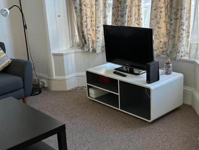 6 bedroom terraced house to rent