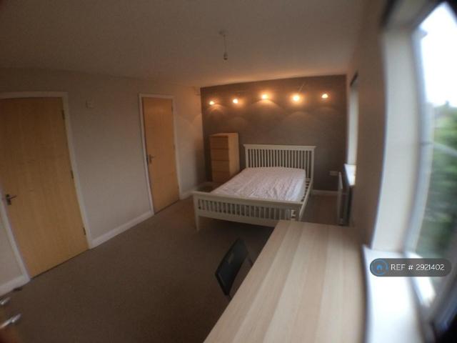6 bedroom terraced house to rent