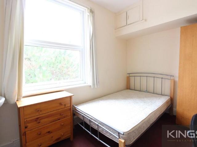 6 bedroom terraced house to rent