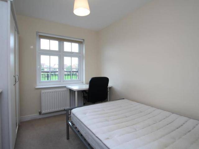 6 bedroom terraced house to rent