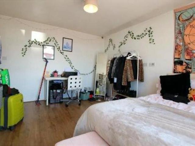 6 bedroom terraced house to rent