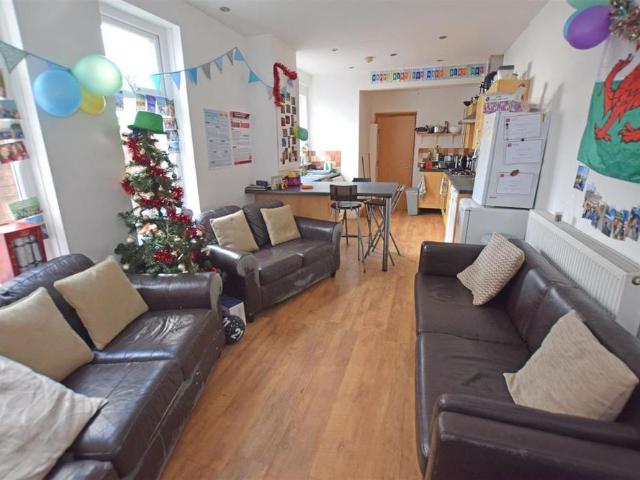 6 bedroom terraced house to rent