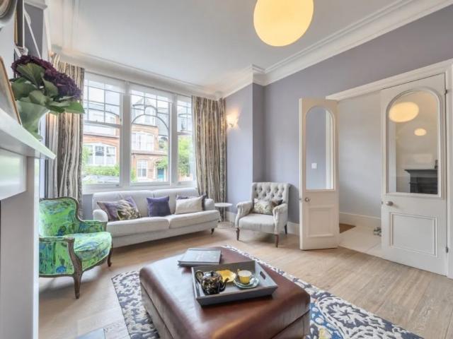 6 bedroom terraced house to rent