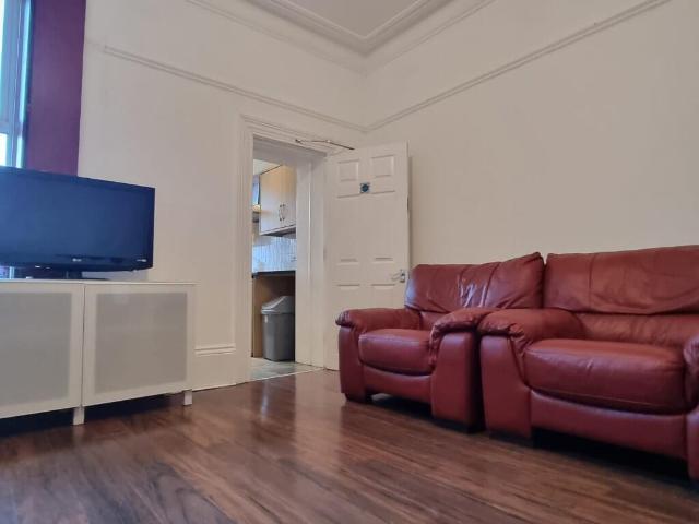 6 bedroom terraced house to rent