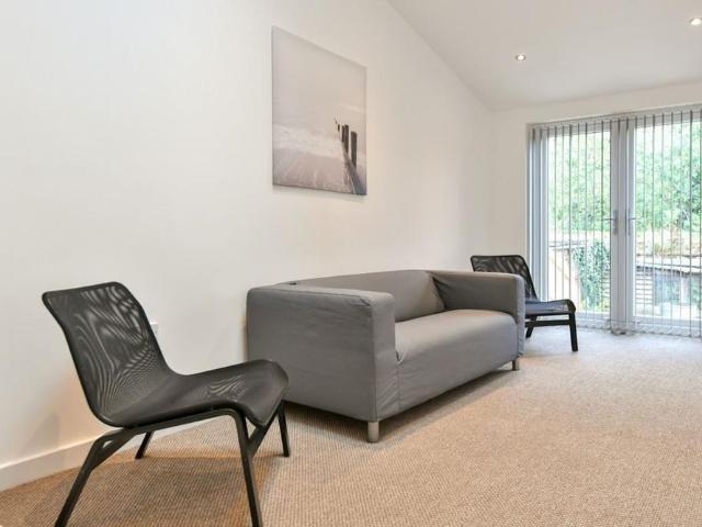 6 bedroom terraced house to rent