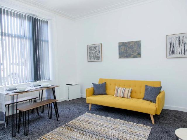 6 bedroom terraced house to rent