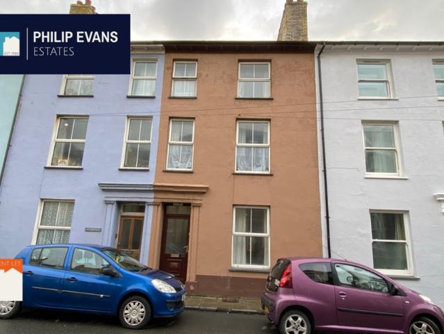 6 bedroom terraced house to rent