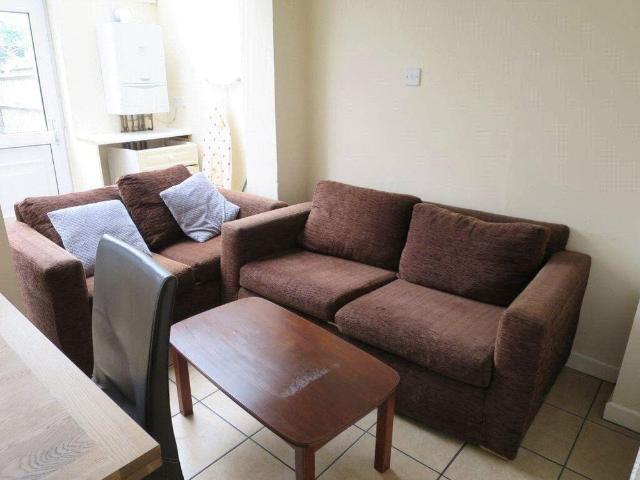 6 bedroom terraced house to rent