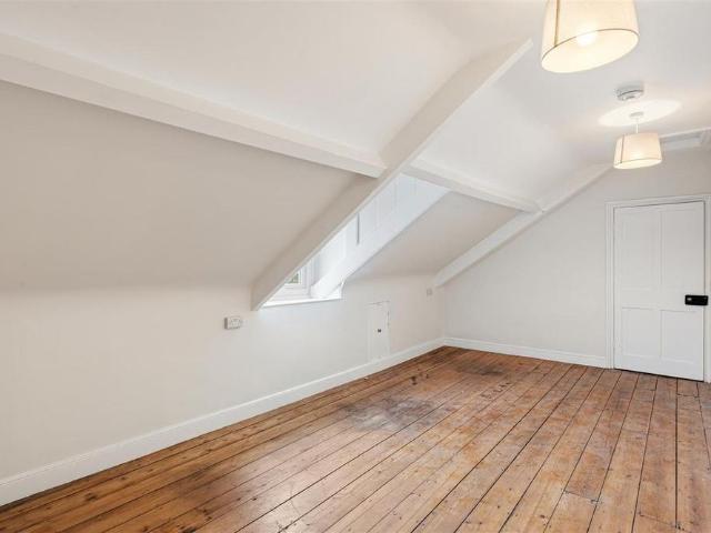 6 bedroom terraced house to rent