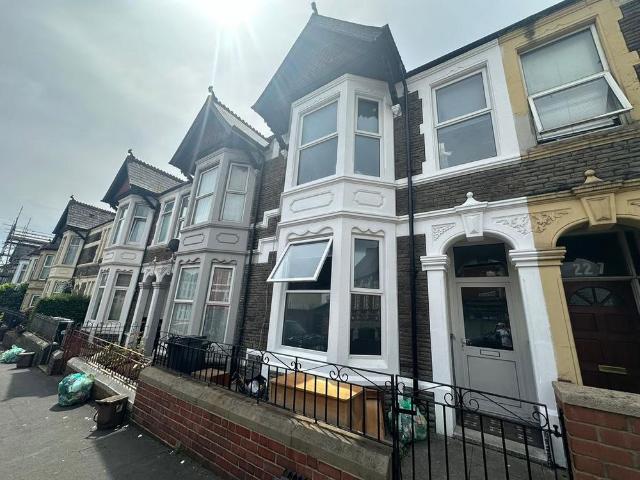 6 bedroom terraced house to rent