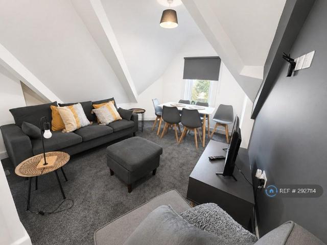 6 bedroom terraced house to rent