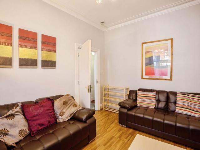 6 bedroom terraced house to rent