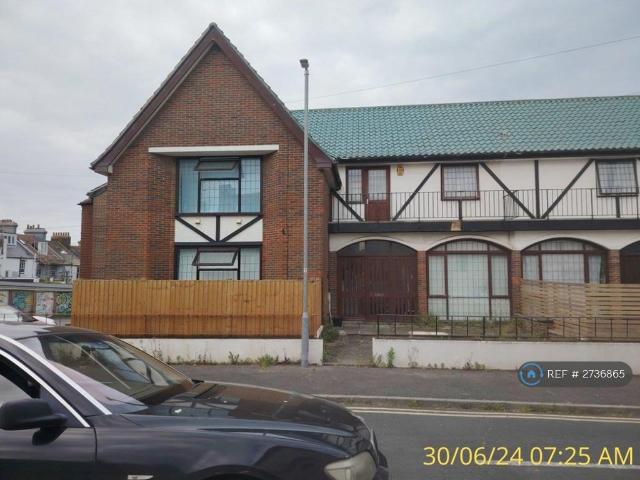 6 bedroom terraced house to rent