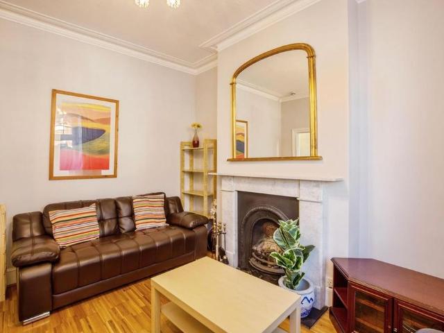 6 bedroom terraced house to rent