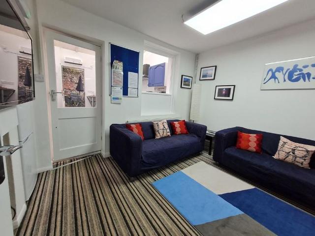 6 bedroom terraced house to rent
