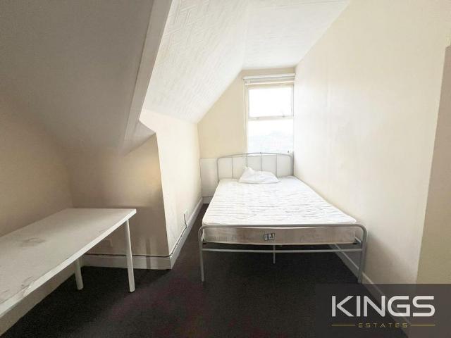 6 bedroom terraced house to rent