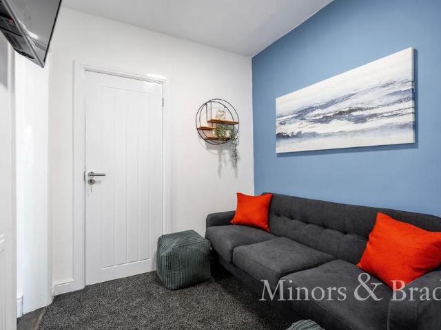 6 bedroom terraced house to rent