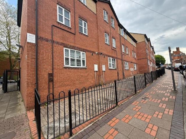 6 bedroom terraced house to rent