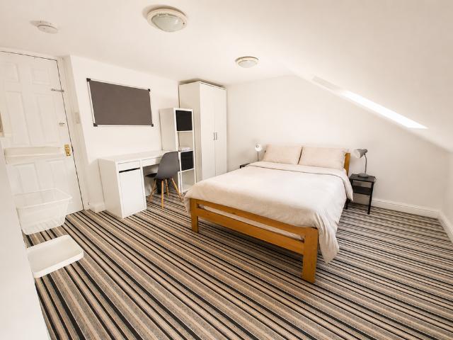 6 bedroom terraced house to rent