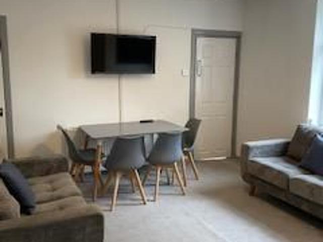 6 bedroom terraced house to rent