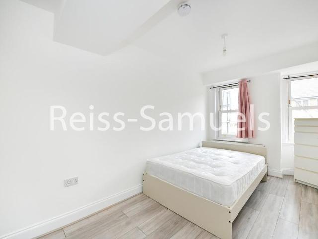 6 bedroom terraced house to rent