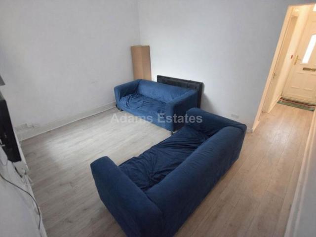 6 bedroom terraced house to rent