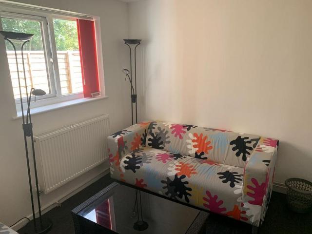 6 bedroom terraced house to rent