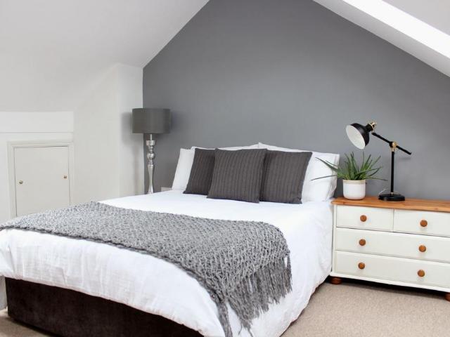 6 bedroom terraced house to rent