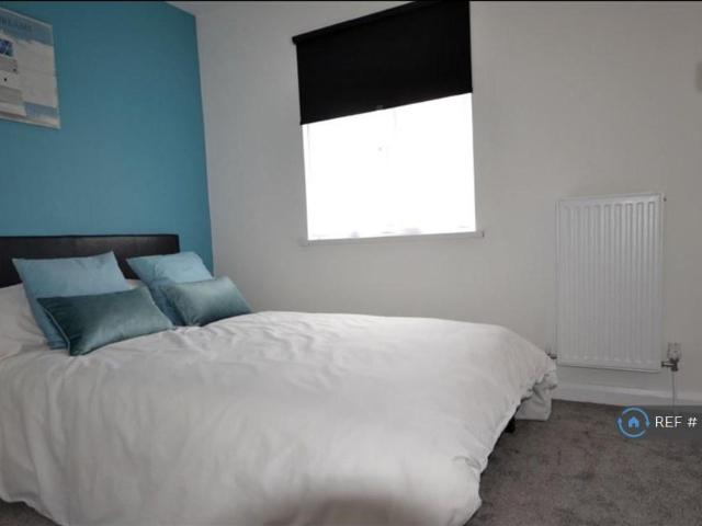 6 bedroom terraced house to rent
