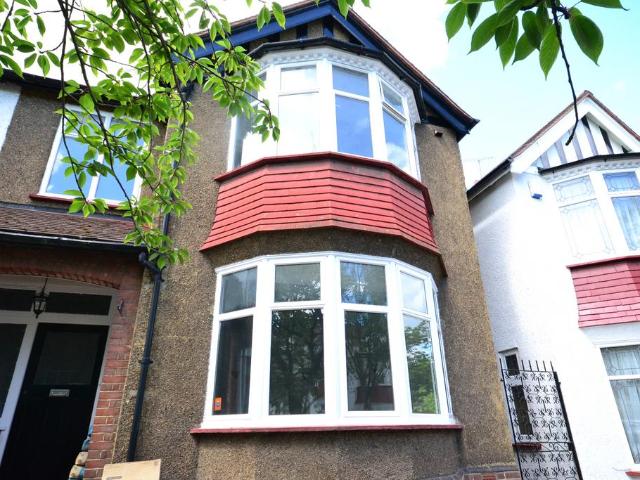 6 bedroom terraced house to rent