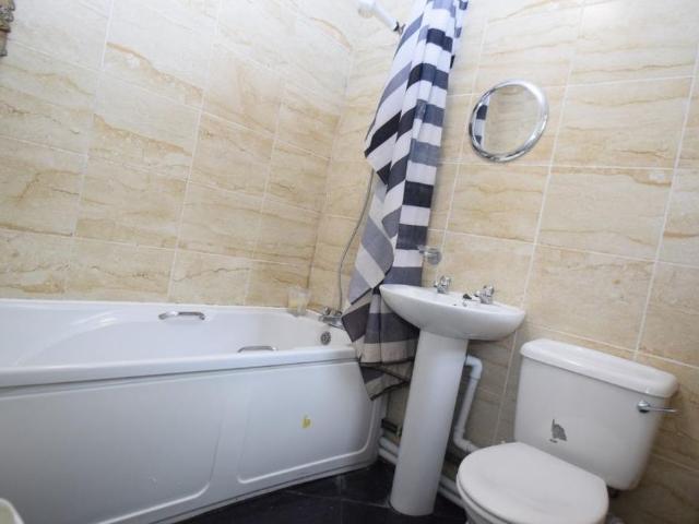 6 bedroom terraced house to rent