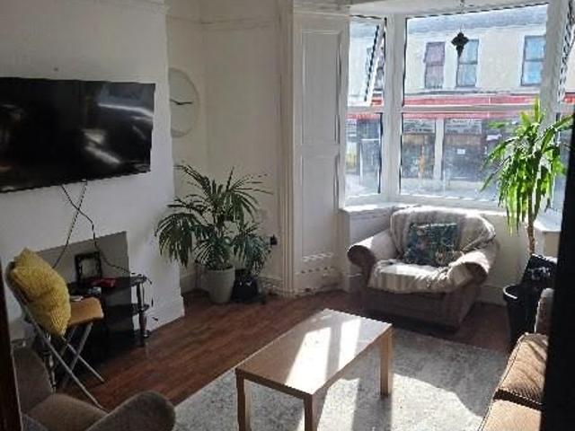 6 bedroom terraced house to rent