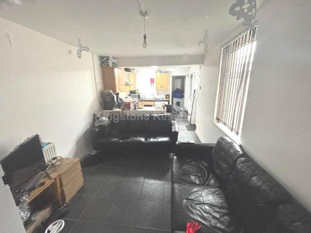 6 bedroom terraced house to rent