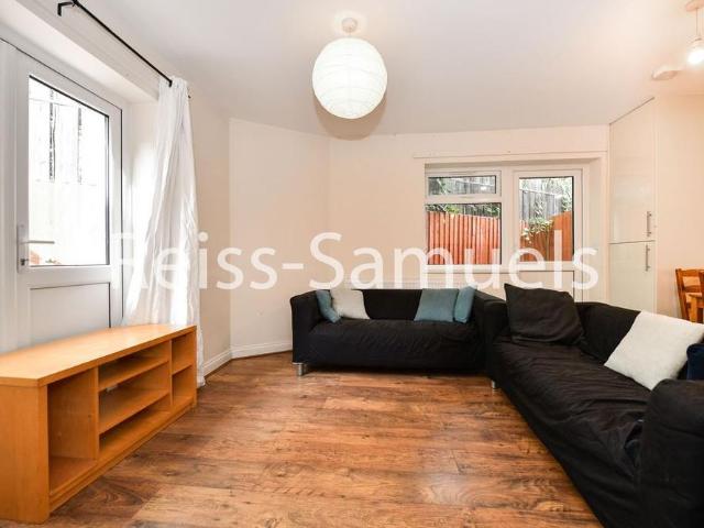 6 bedroom terraced house to rent