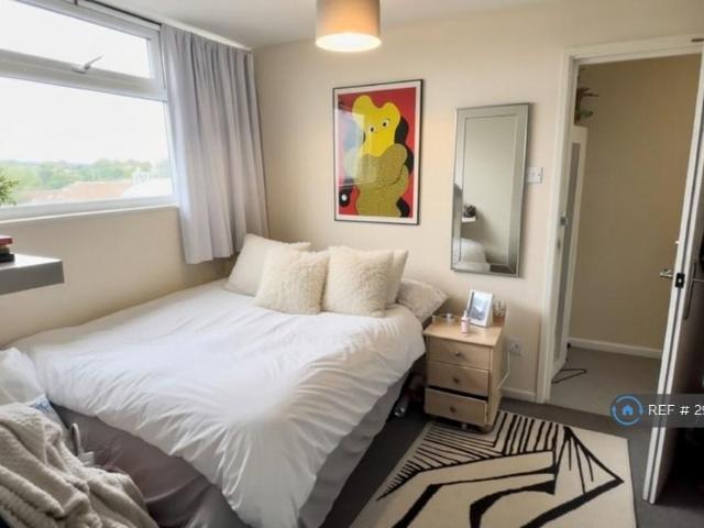 6 bedroom terraced house to rent