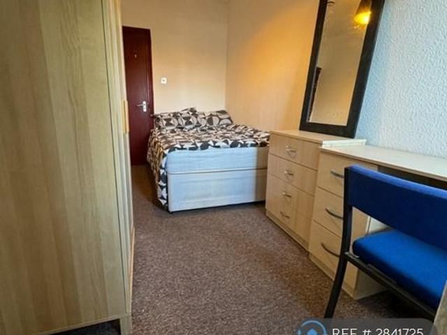 6 bedroom terraced house to rent